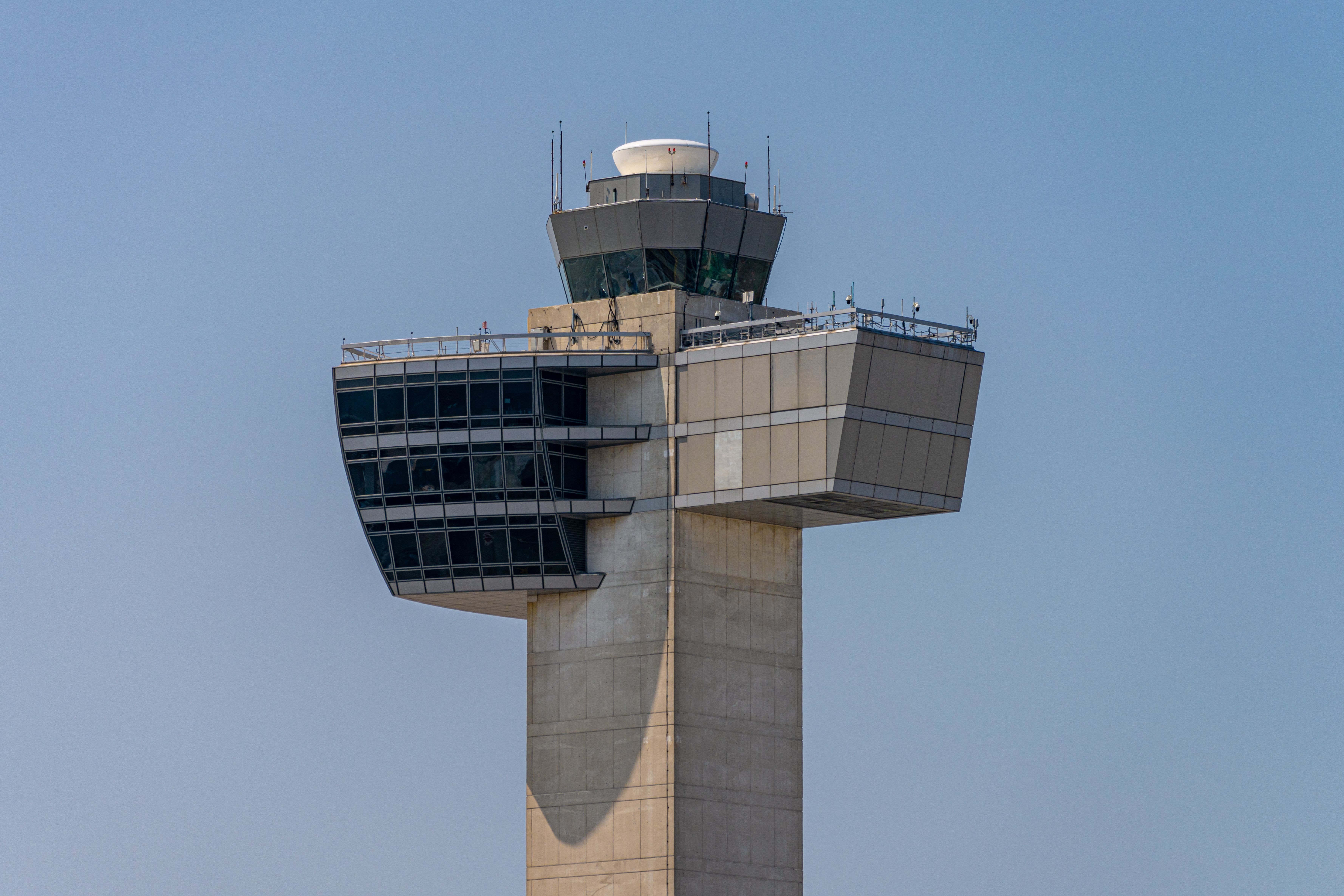 FAA Administrator Hopes To Hire 2,000 More Air Traffic Controllers This ...