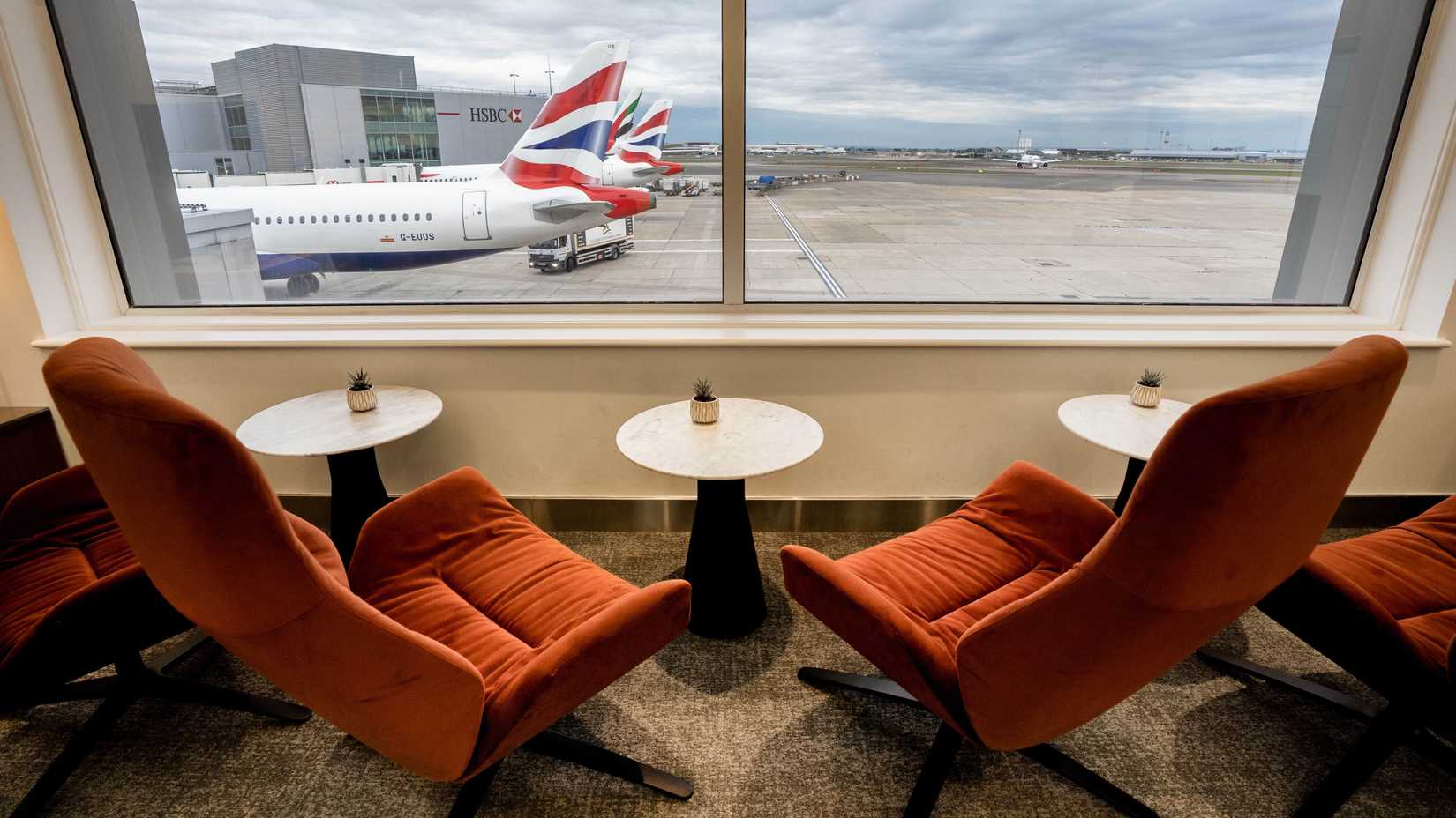 5 Main Differences Between Legacy & Low-Cost European Carriers