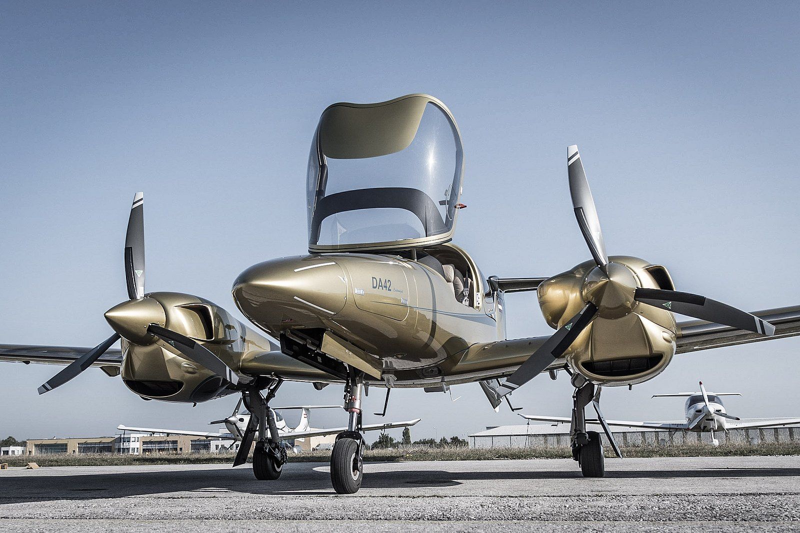 Twin-Engine Diamond: The Diamond DA42 TwinStar