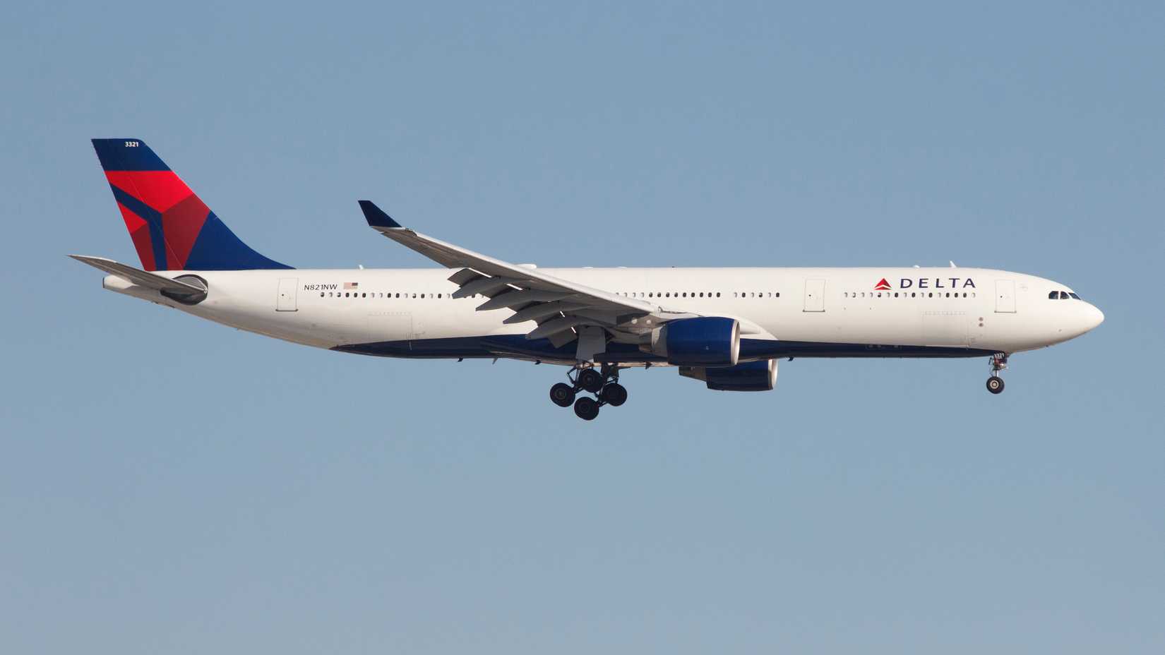 Delta Air Lines Airbus A330-300 Engine Catches Fire At Orlando ...