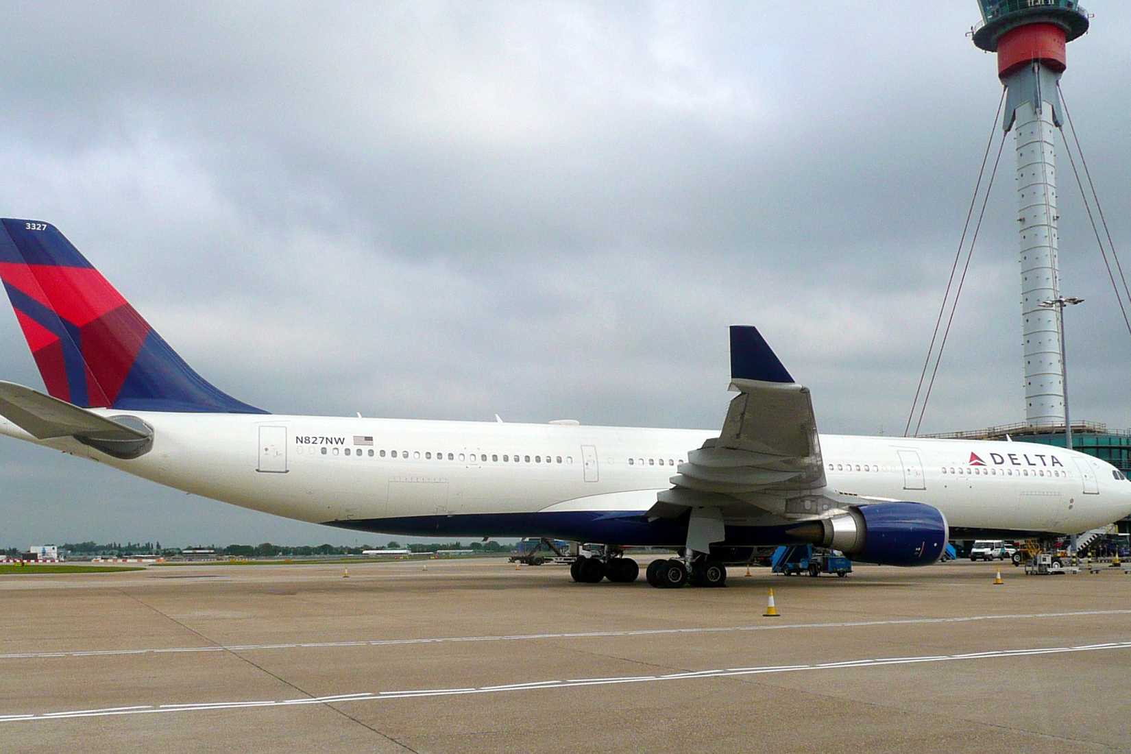 Delta Air Lines Airbus A330-300 Engine Catches Fire At Orlando ...