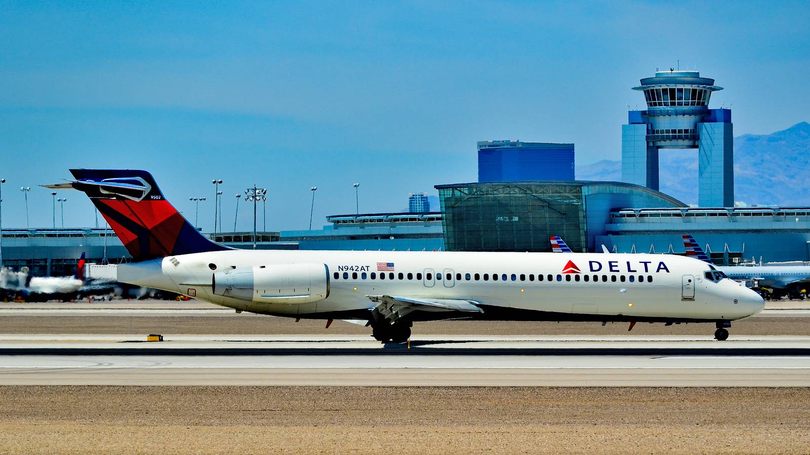 Delta Air Lines Boeing 717 Evacuated In Atlanta After Haze Fills Cabin