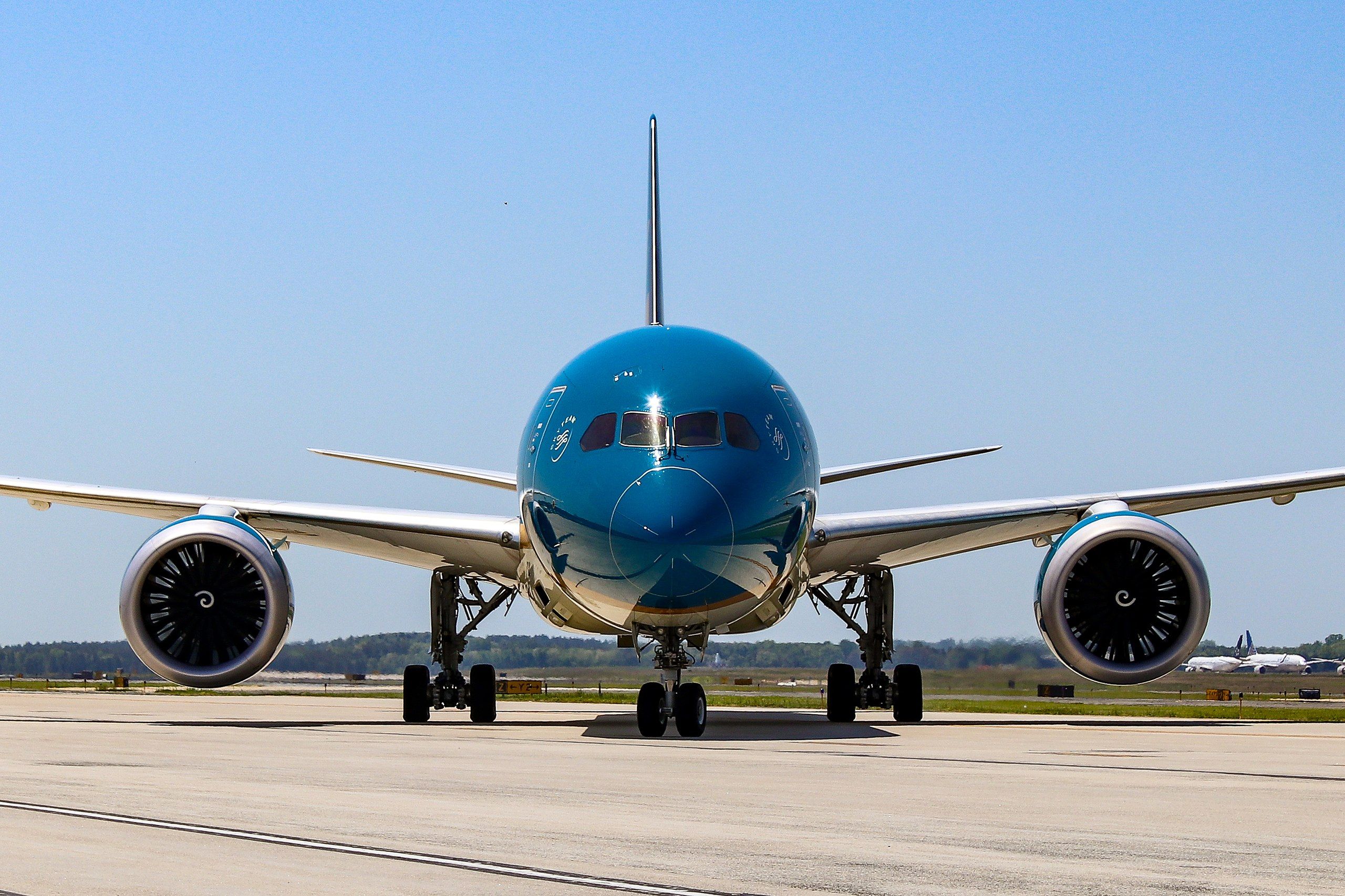 What Is The Boeing 787 Dreamliner's Maximum Passenger Capacity?