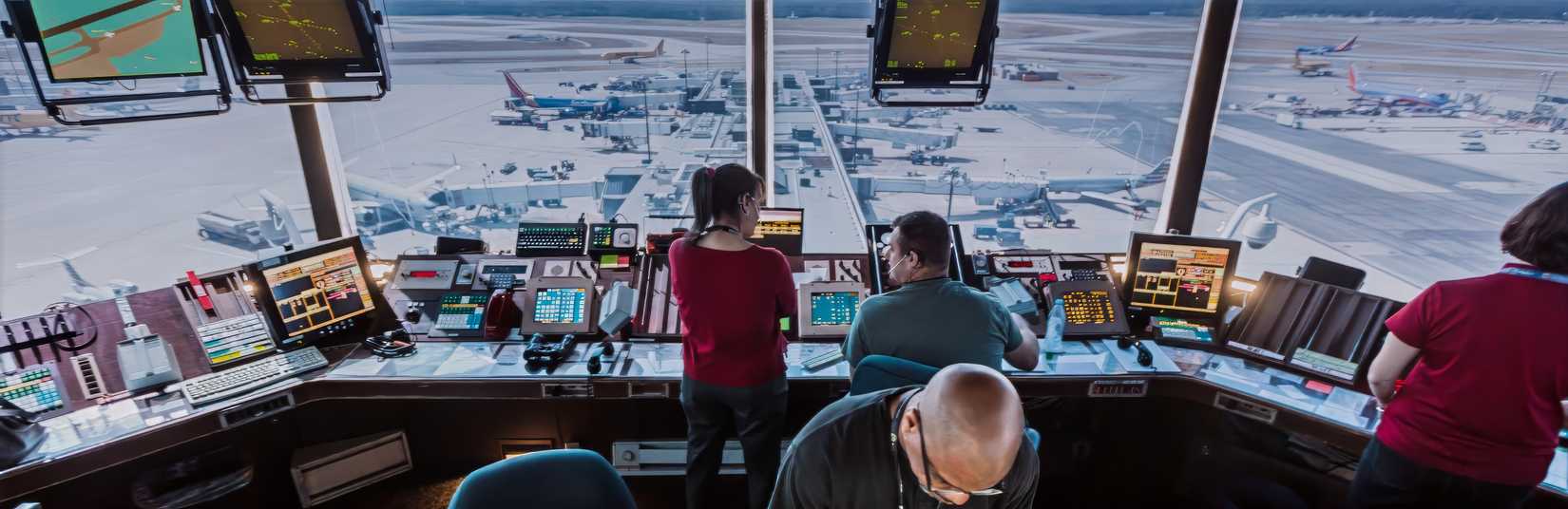 FAA Administrator Hopes To Hire 2,000 More Air Traffic Controllers This ...