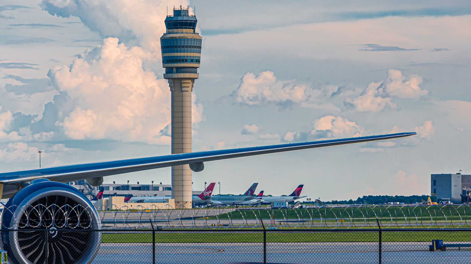 10 US Airports That Are Perfect For Planespotting