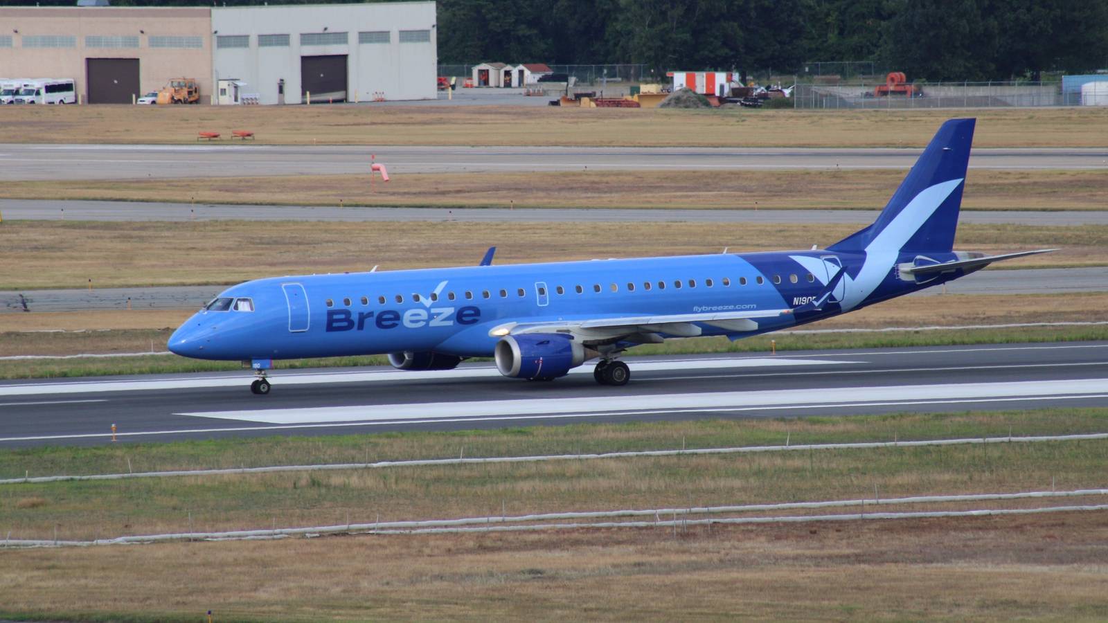No Fooling: Breeze Airways Will Retire Its Last Embraer E195 Jets In April