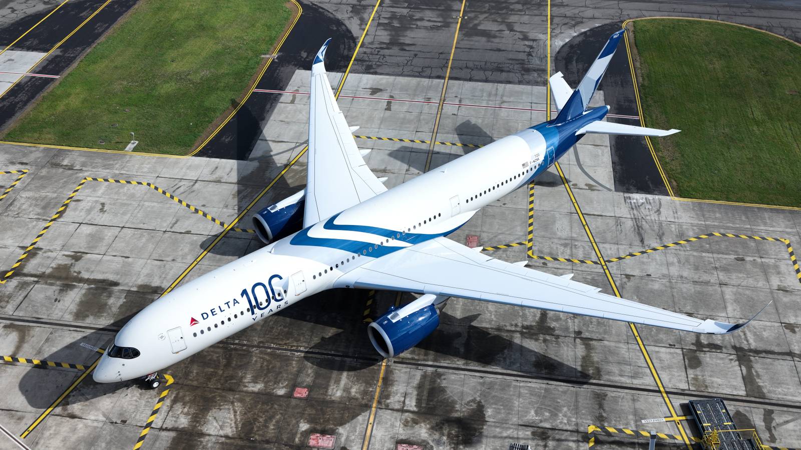 Delta Air Lines Unveils Centennial-Themed Aircraft Trading Cards