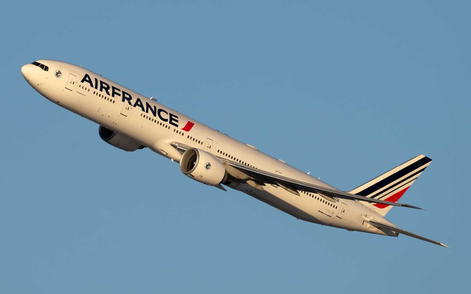 Top 10 Boeing 777-300ER Operators' Business Class Cabins Compared