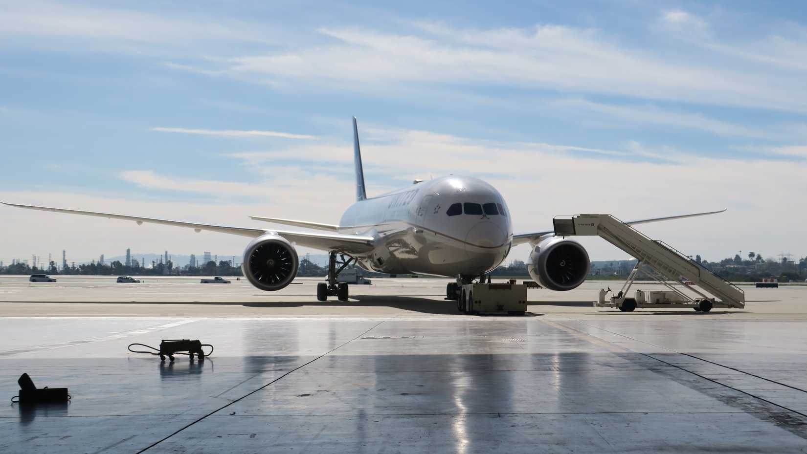 What Caused This Rare Same-Side Parallel Landing At LAX?