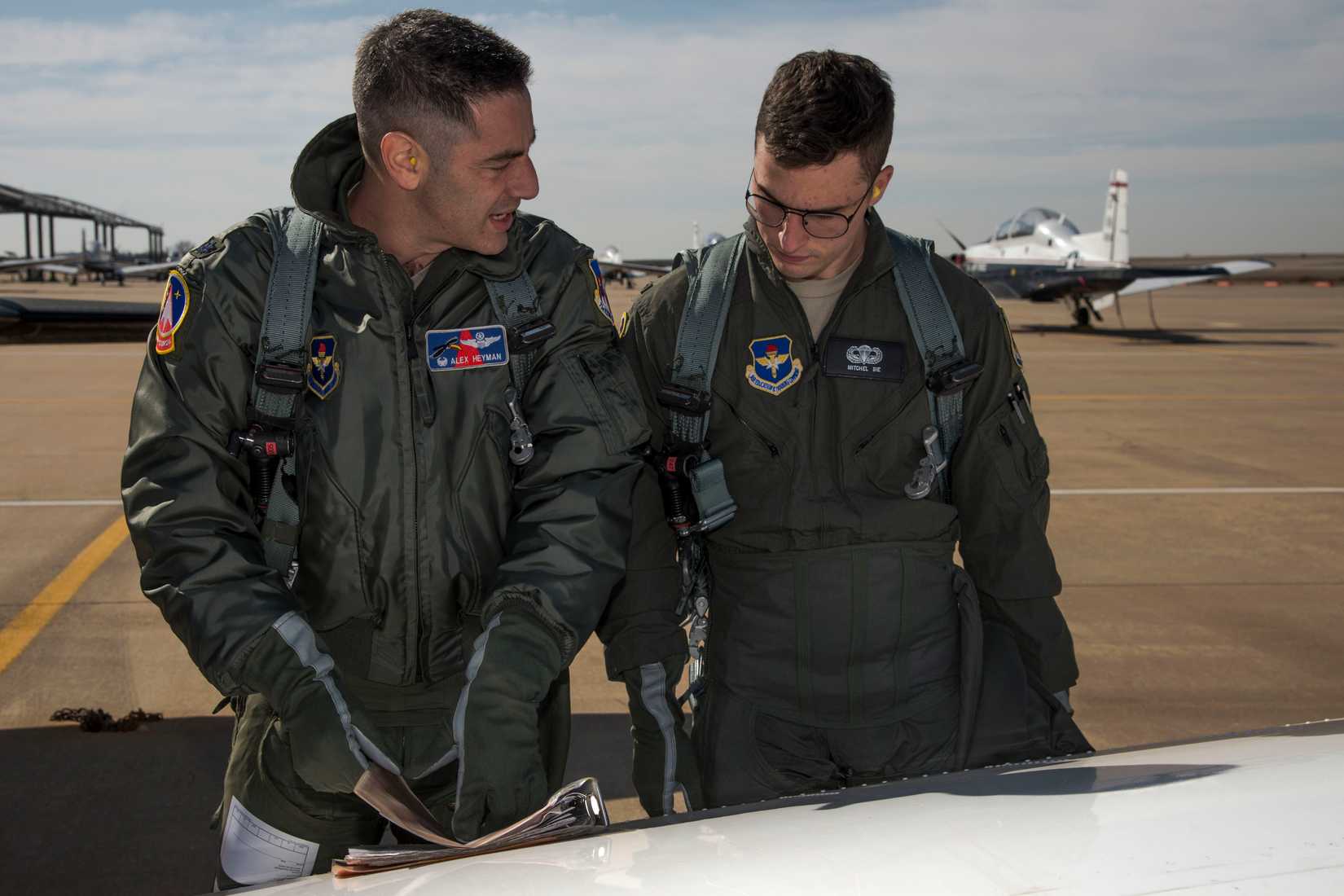 What Are US Air Force Pilot "Dollar Rides"?