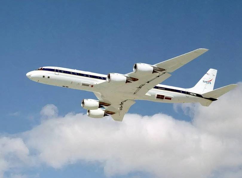The DC-8: The 1st Douglas Jetpowered Passenger Plane