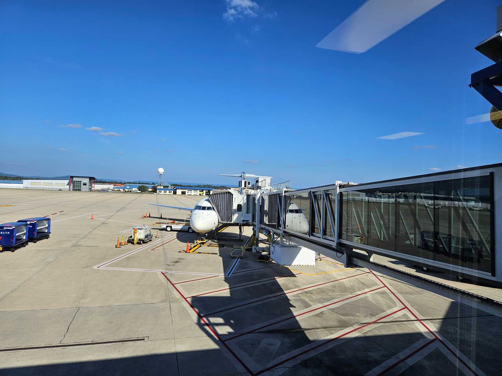 Why Aren't There Many Glass Jet Bridges In The US?