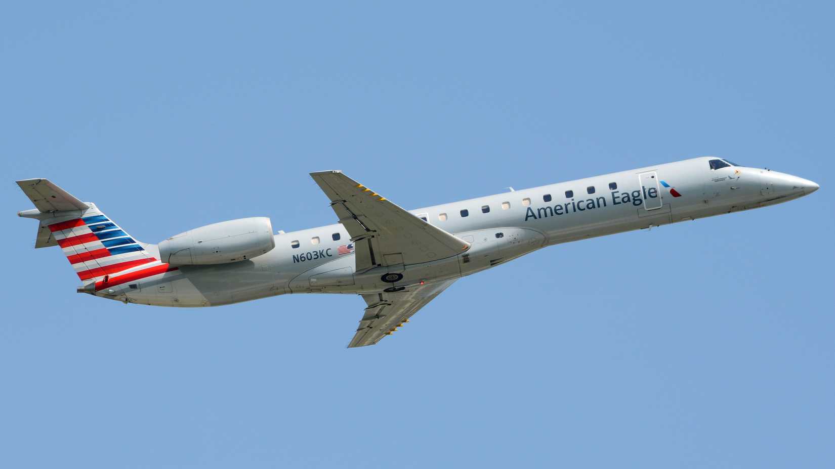 American Eagle Embraer ERJ-145 Returns To Service After Diverting To ...