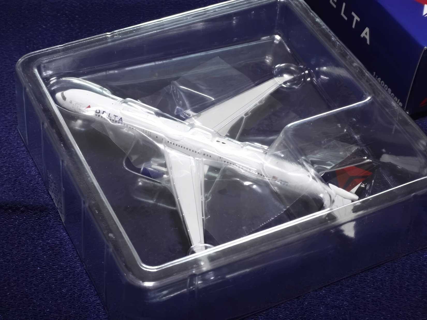 Windshield Issue Prompts Delta Air Lines Boeing 767-400ER Diversion To ...