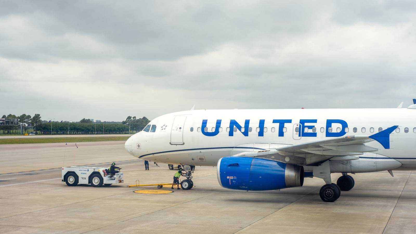 United Airlines Begins Construction On GSE Facility & Opens New Tech ...