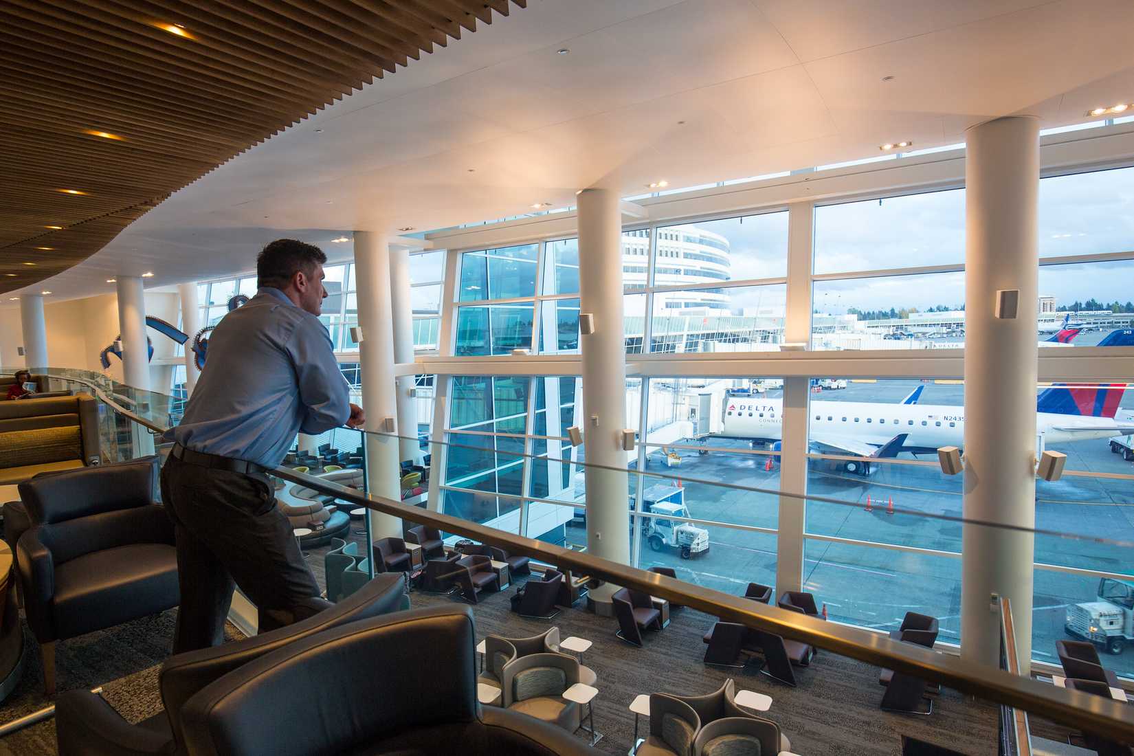 What A Delta One Lounge Staffer Did To Make A Passenger Feel Appalled