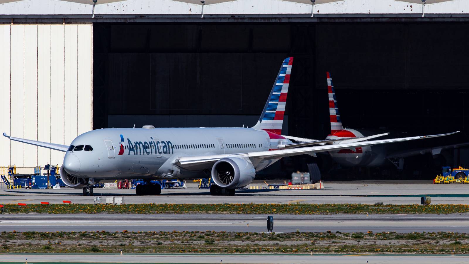 American Airlines Welcomes 1000th Mainline Aircraft, Expanding Premium ...
