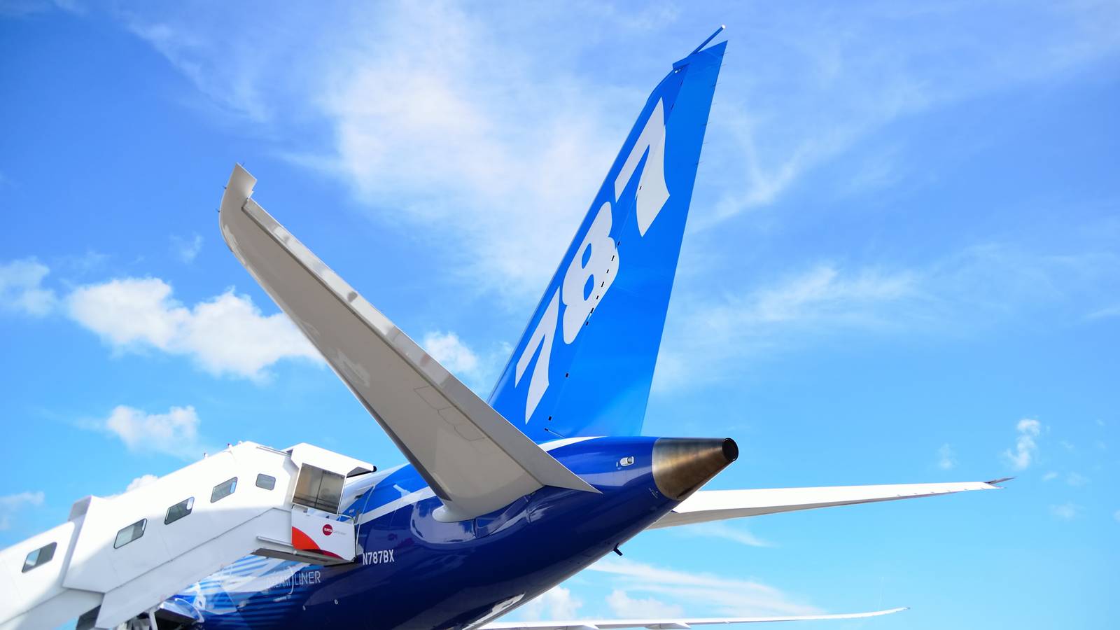 Why Did Boeing Build The 787 With Such Large Windows?