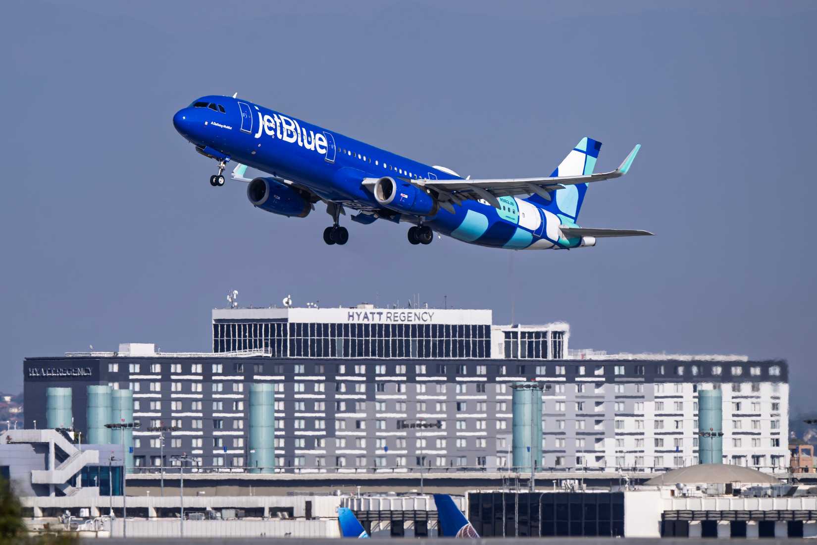 67 JetBlue Pilots Take Early Retirement As Airline Tackles Labor Costs