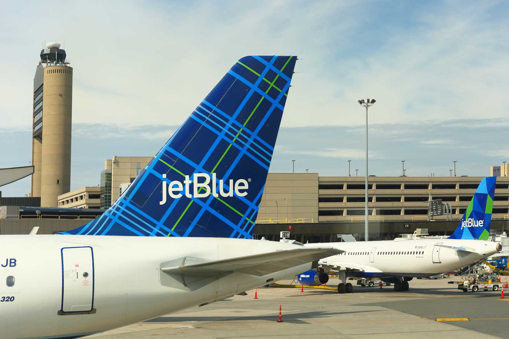 67 JetBlue Pilots Take Early Retirement As Airline Tackles Labor Costs