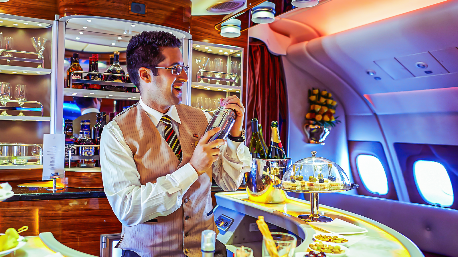 Which Airlines & Aircraft Have Bars & Lounges Onboard?