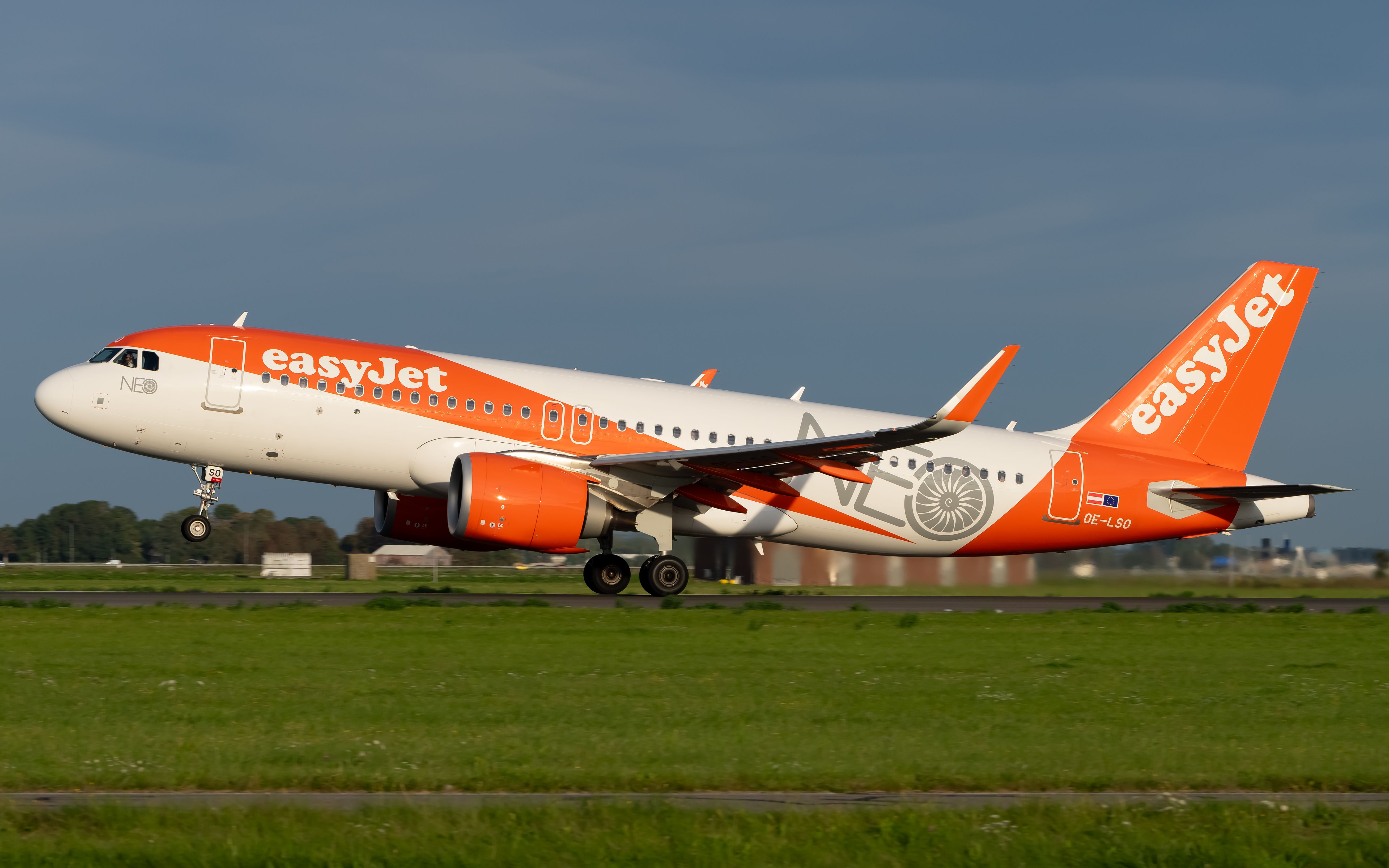 easyJet’s Largest Narrowbody: Exploring The Airline’s A321neo Network ...