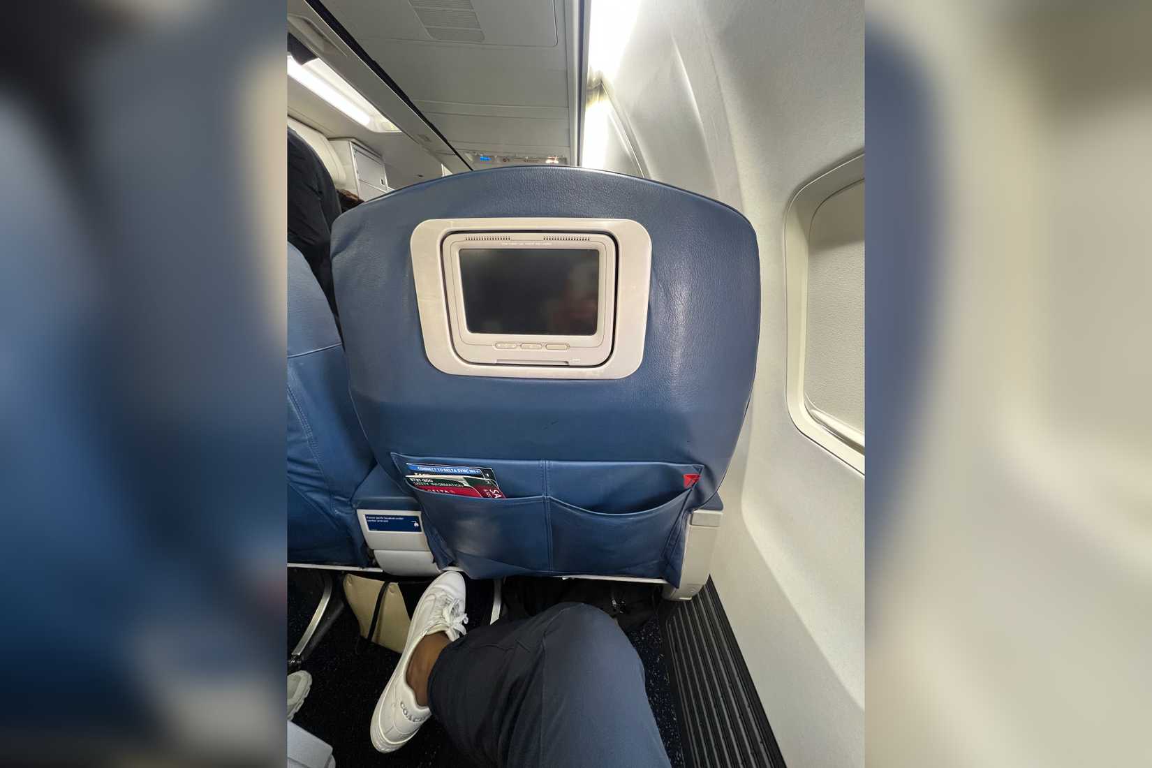 Delta Air Lines' SkyTeam Boeing 737-800 Is Shiny On The Outside, But ...