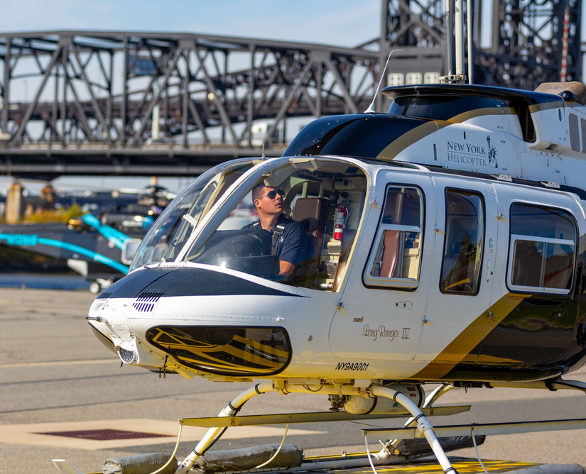 Tour Helicopter Fatally Crashes Into New York's Hudson River