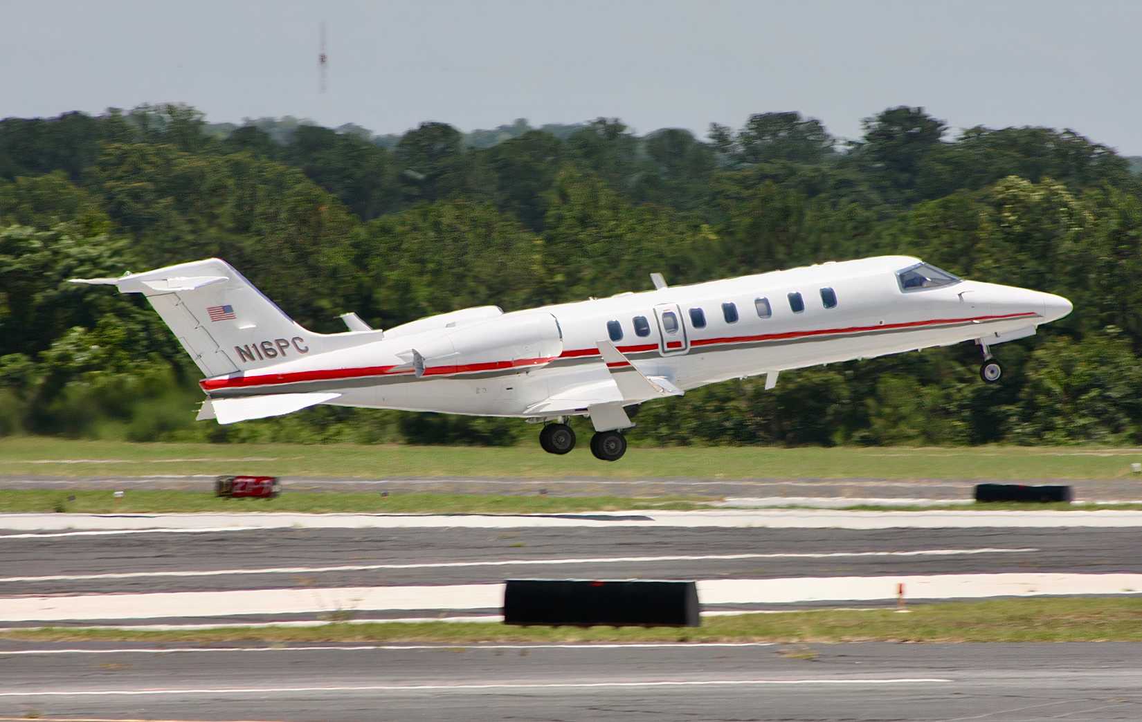 Why the Learjet 75 Liberty is a Top Pick for Shorter And High-Performance Private Flights