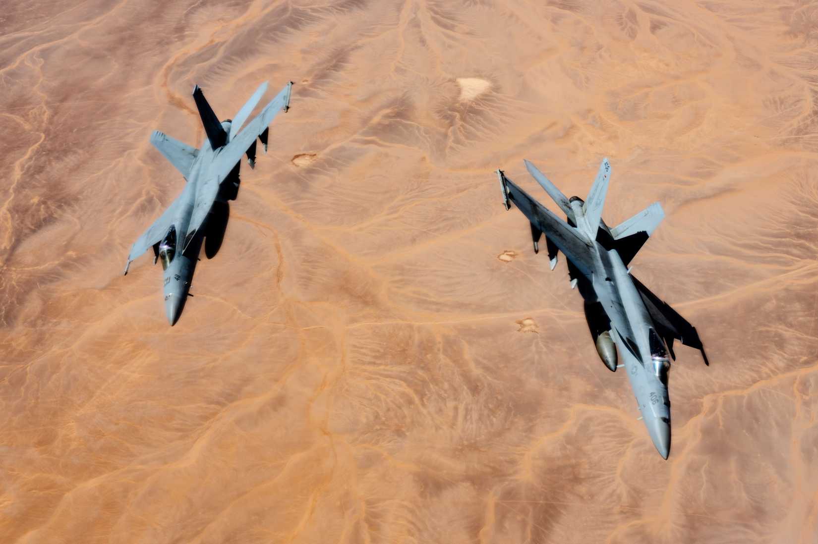 Why Does Top Gun Feature F-18 Super Hornets Instead Of F-35 Lightning IIs?