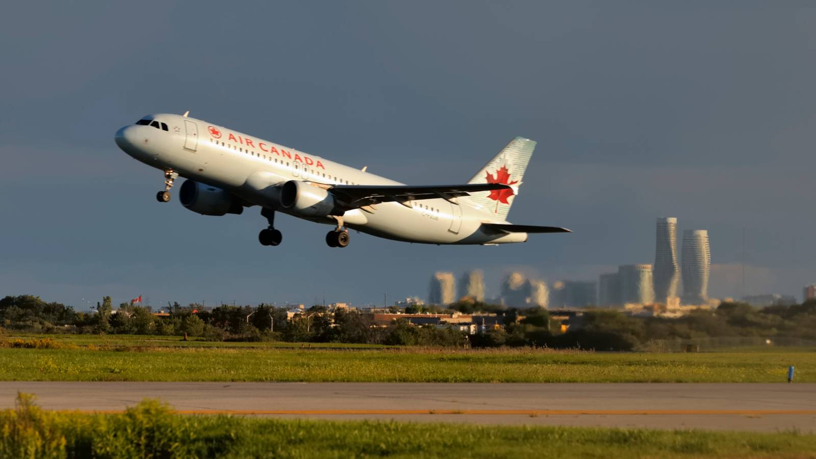 Air Canada Airbus A320 Seat Map: Cabin Layout and Seat Dimensions