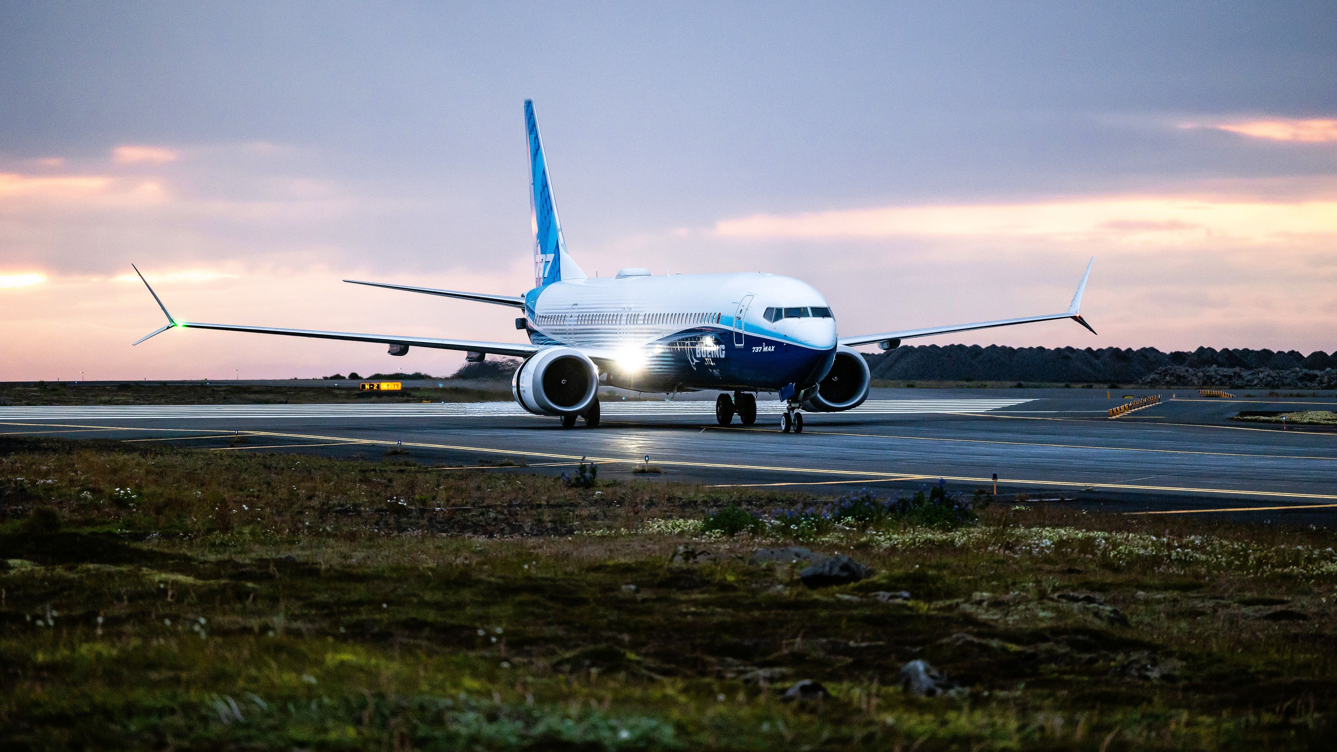 Why The Boeing 737 MAX 10 Has Such A Long Fuselage