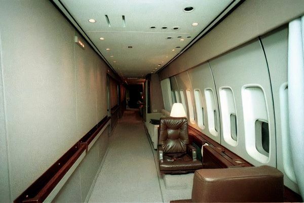 Air Force 747 Cabine Comparing The Air Force One Vs 747 8 Jet