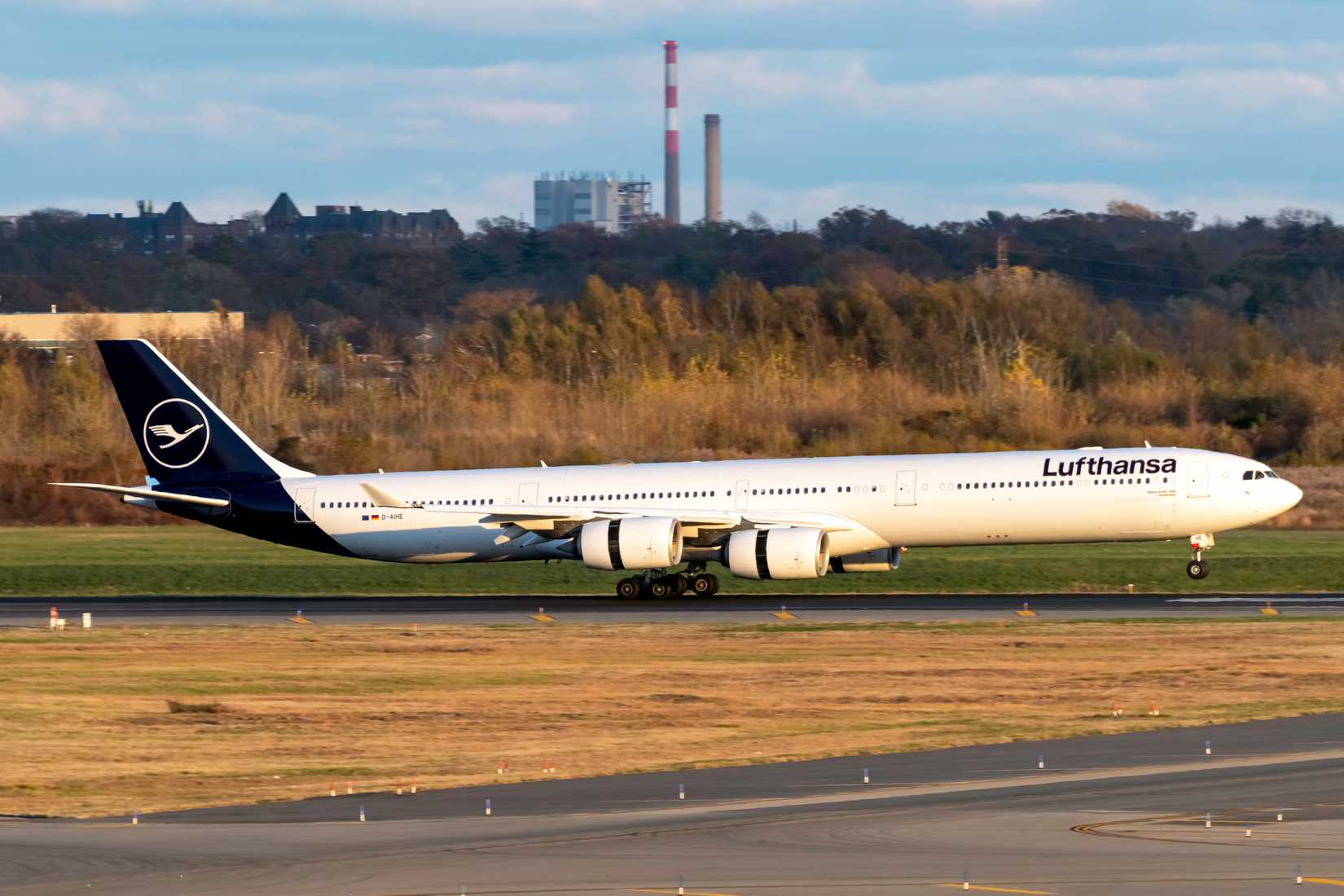 Why In The World Does Lufthansa Still Fly The Airbus A340?