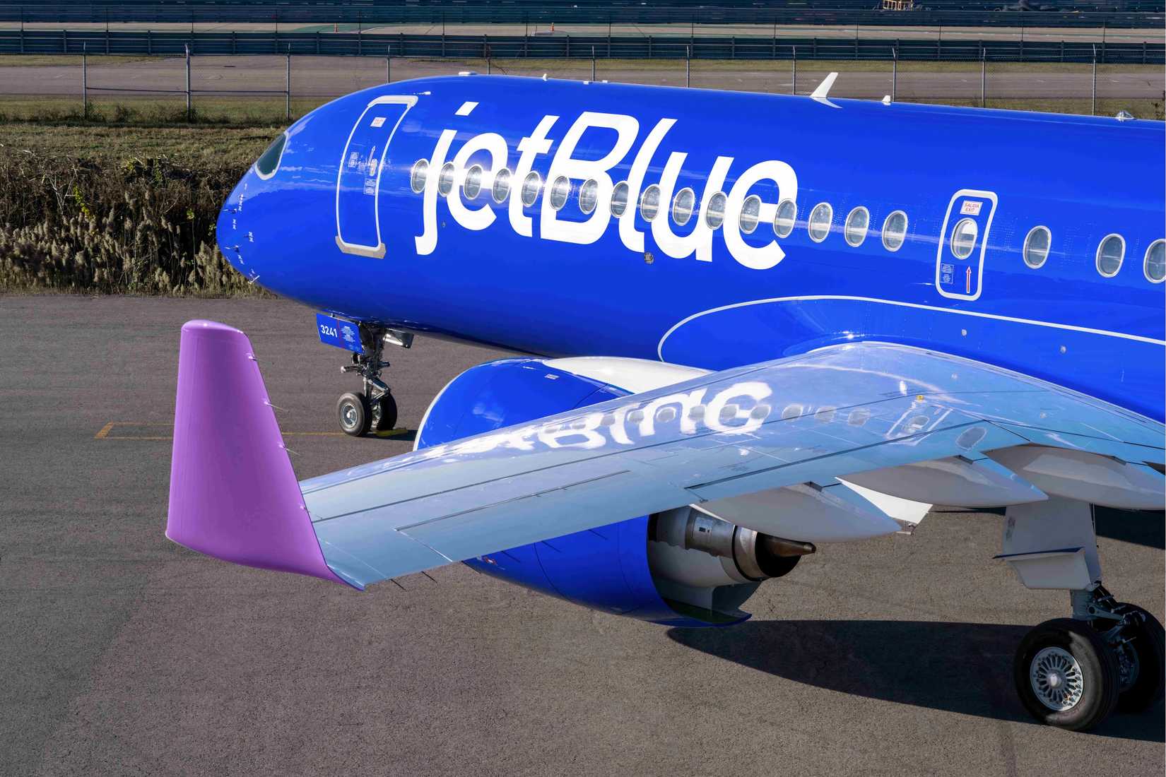 Why The Airbus A220 Is Such A Fan Favorite For Pilots