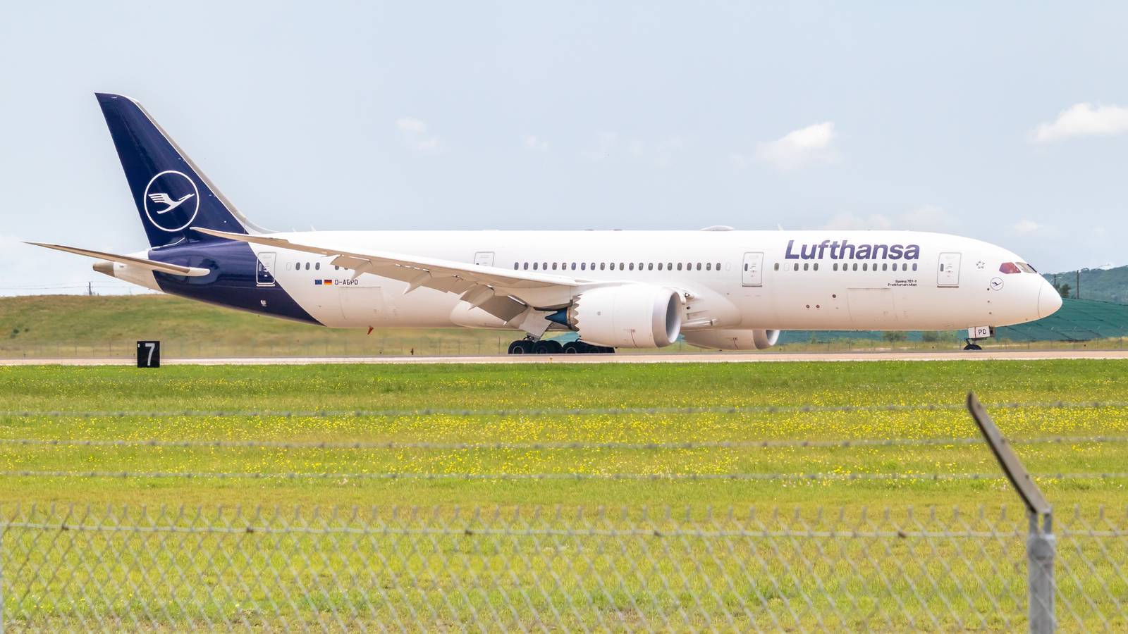 Lufthansa's First Boeing 787-9 with Allegris Cabin Arrives