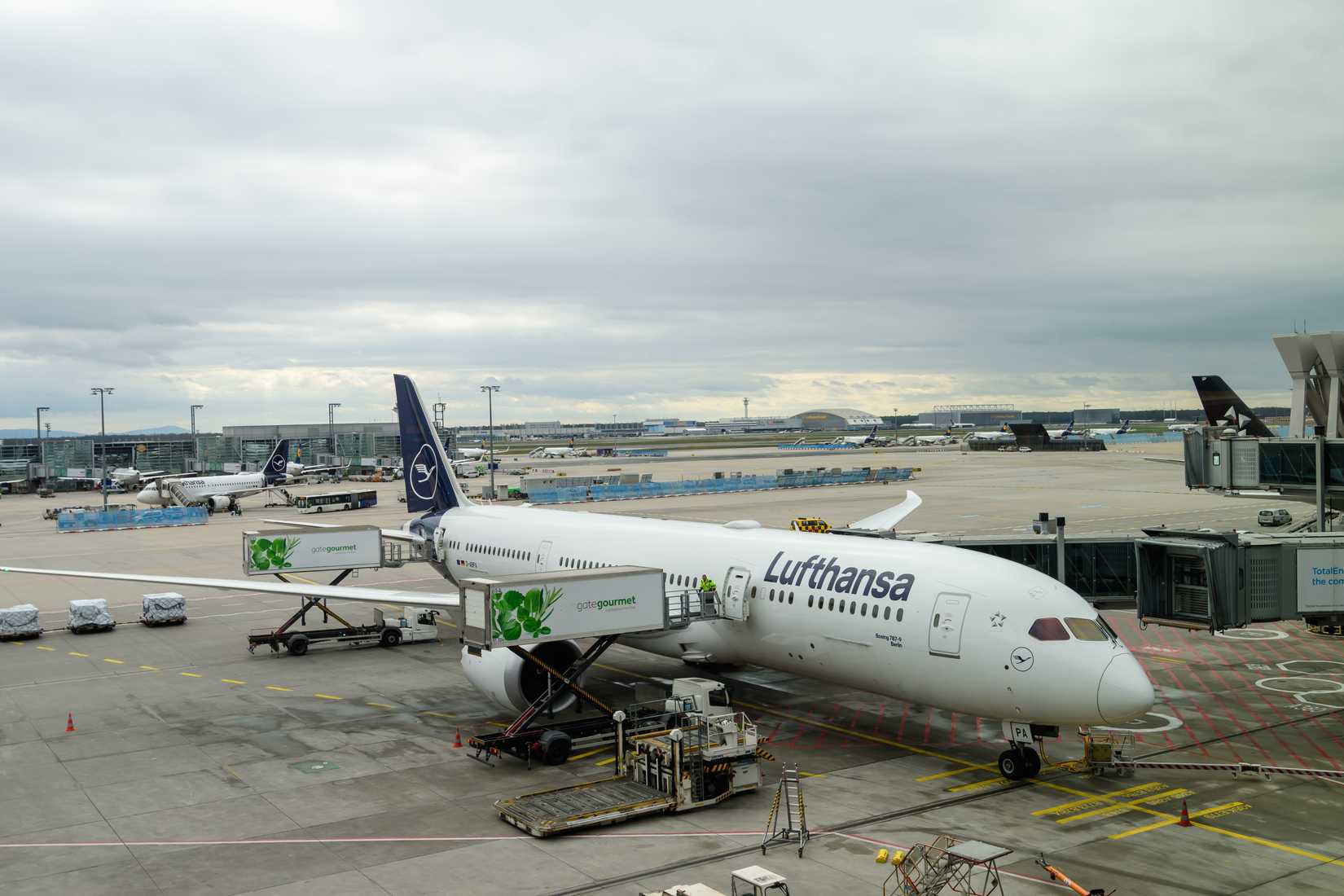 Lufthansa's First Boeing 787-9 with Allegris Cabin Arrives