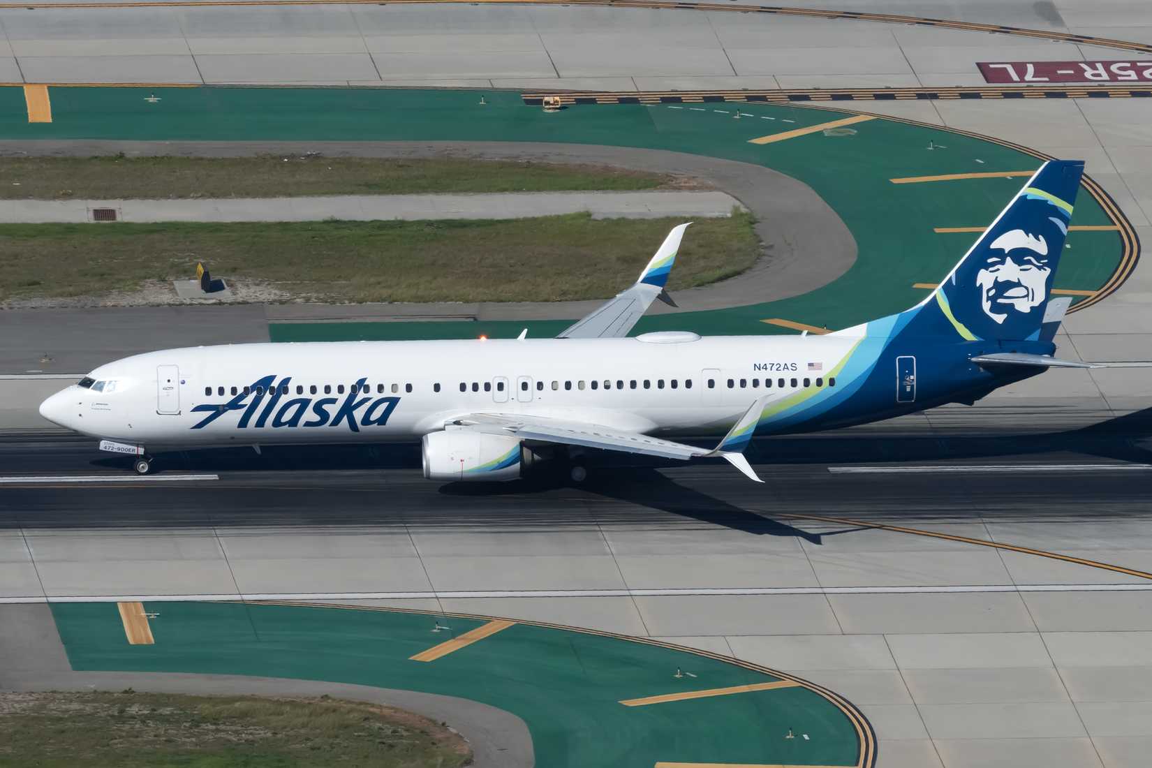 Emergency Services On Standby For Alaska Airlines Boeing 737 Landing In ...