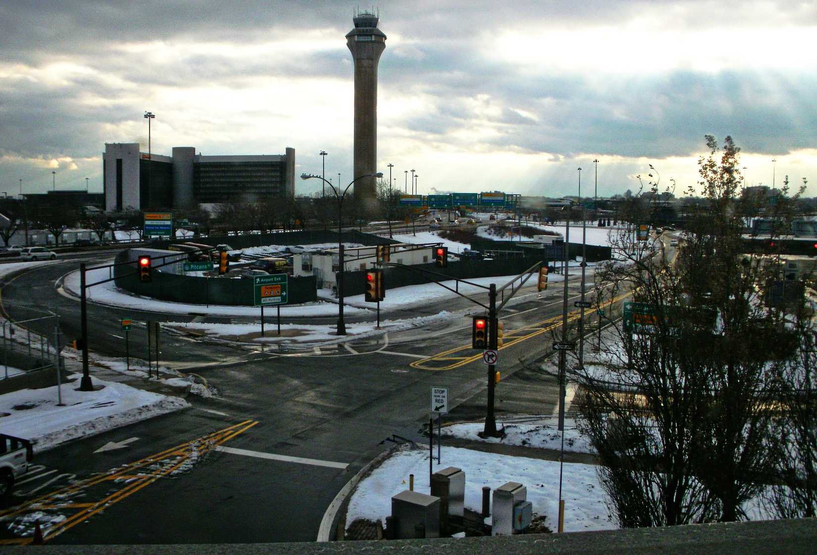 Hero! The Air Traffic Controller That Kept 2 Aircraft From Colliding In ...