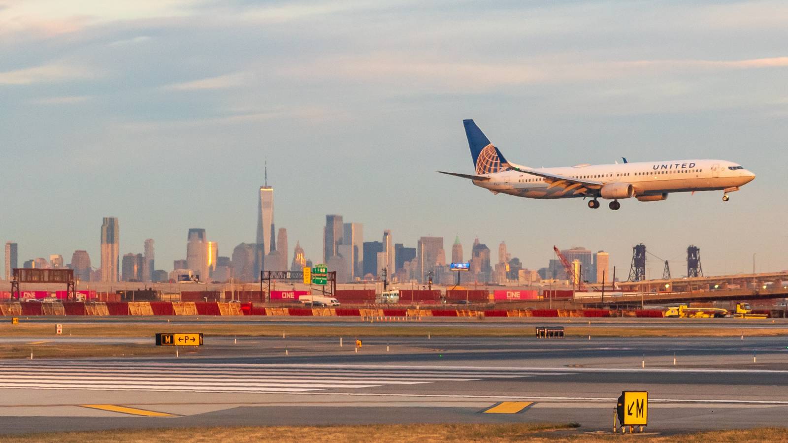Why An Air Traffic Controller Is Warning Newark Airport Is Unsafe