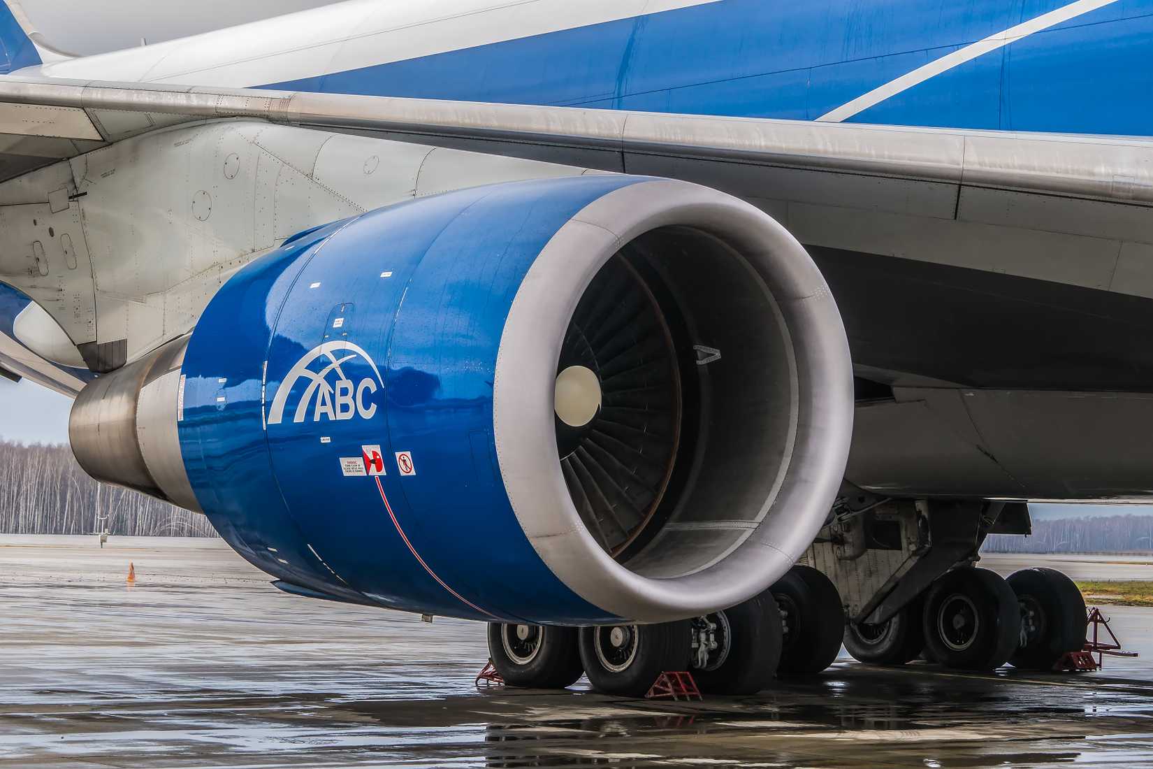 United Airlines Boeing 777-200ER Rejects Takeoff In Beijing After ...