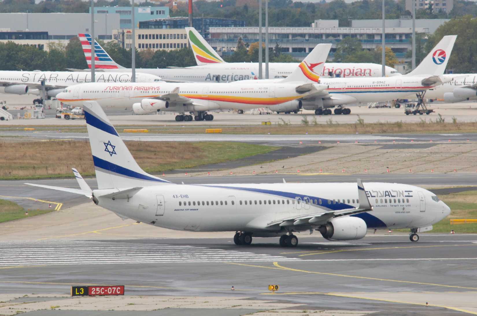 Why The Boeing 737-900ER Has A Limit On The Airports It Can Fly To