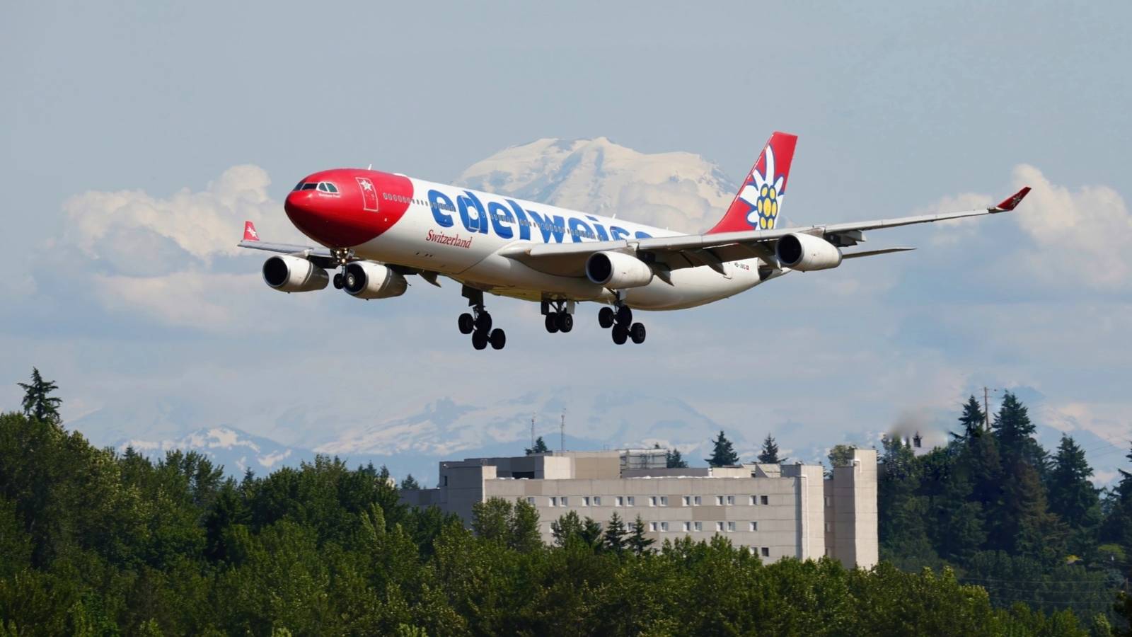 This Major US Airport Welcomes New European Airline With Airbus A340 ...