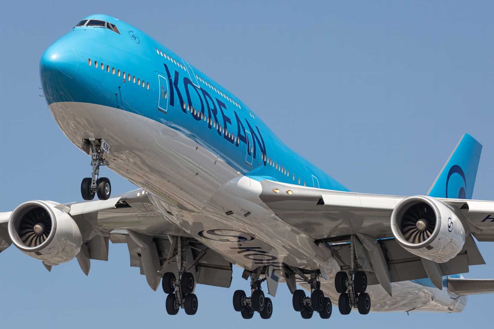 Is A Boeing 747-8 Bigger Than A 747-400?