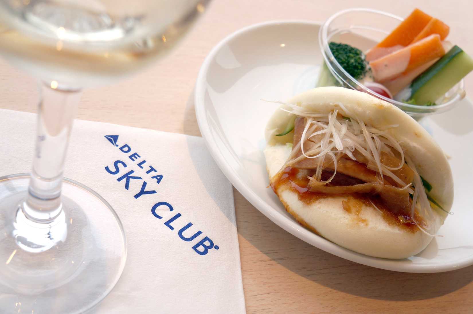Delta Air Lines Testing New Farmer's Fridge Inflight Meals On Flights ...