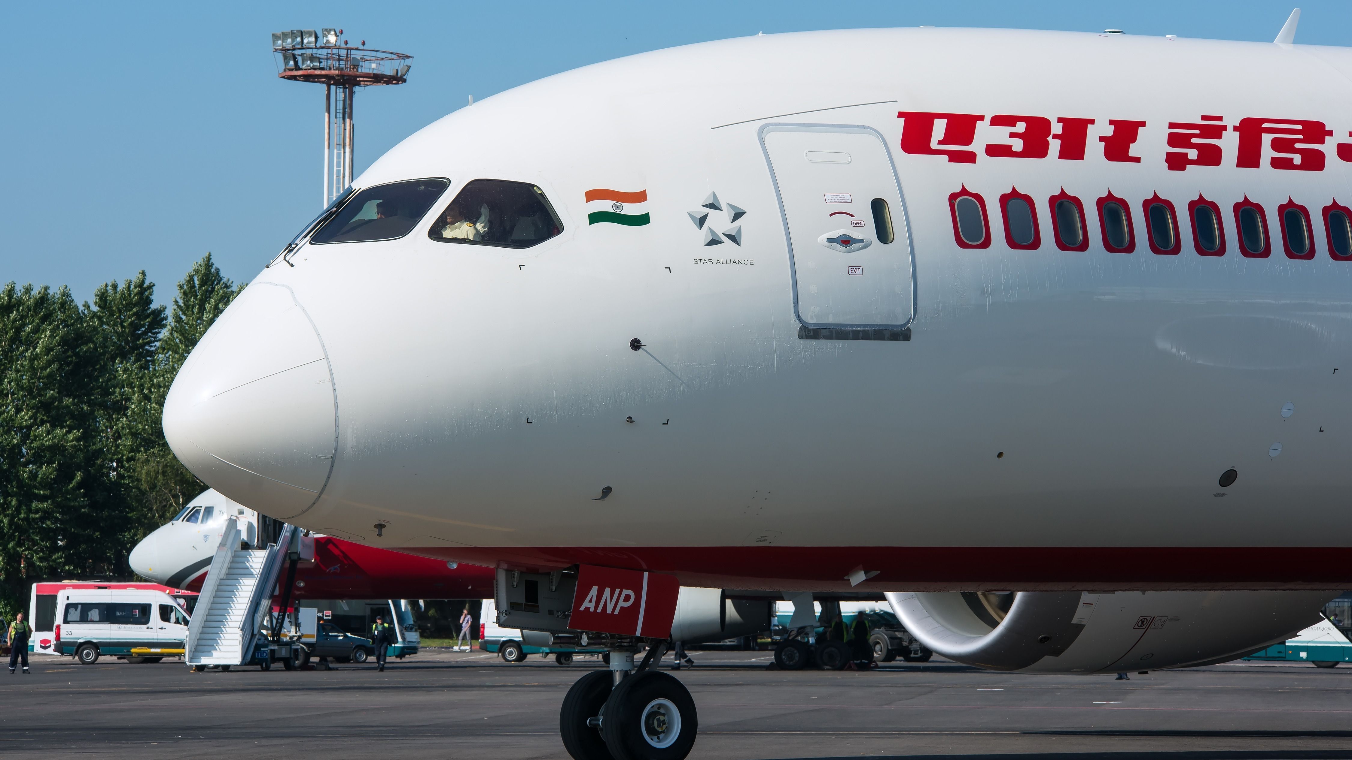 FAA & Boeing Defend 787 Dreamliner Fuel Switch Safety Amid Controversy