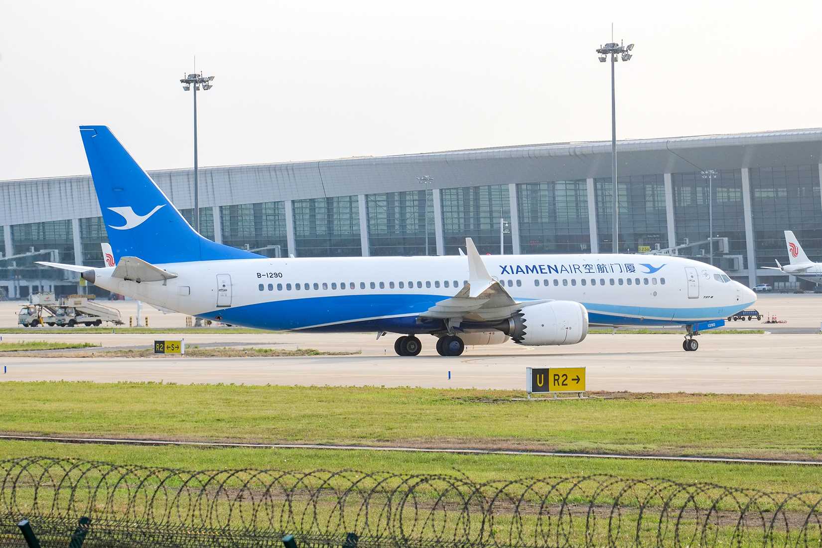 Boeing Successfully Delivers 737 MAX 8 To China As Trade War Softens