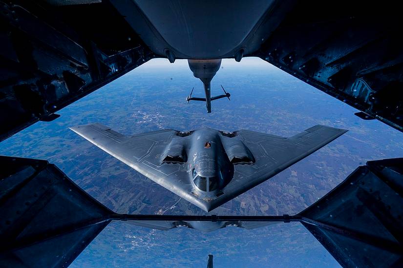 Is A KC-10 Extender Bigger Than A Boeing C-17 Globemaster II?