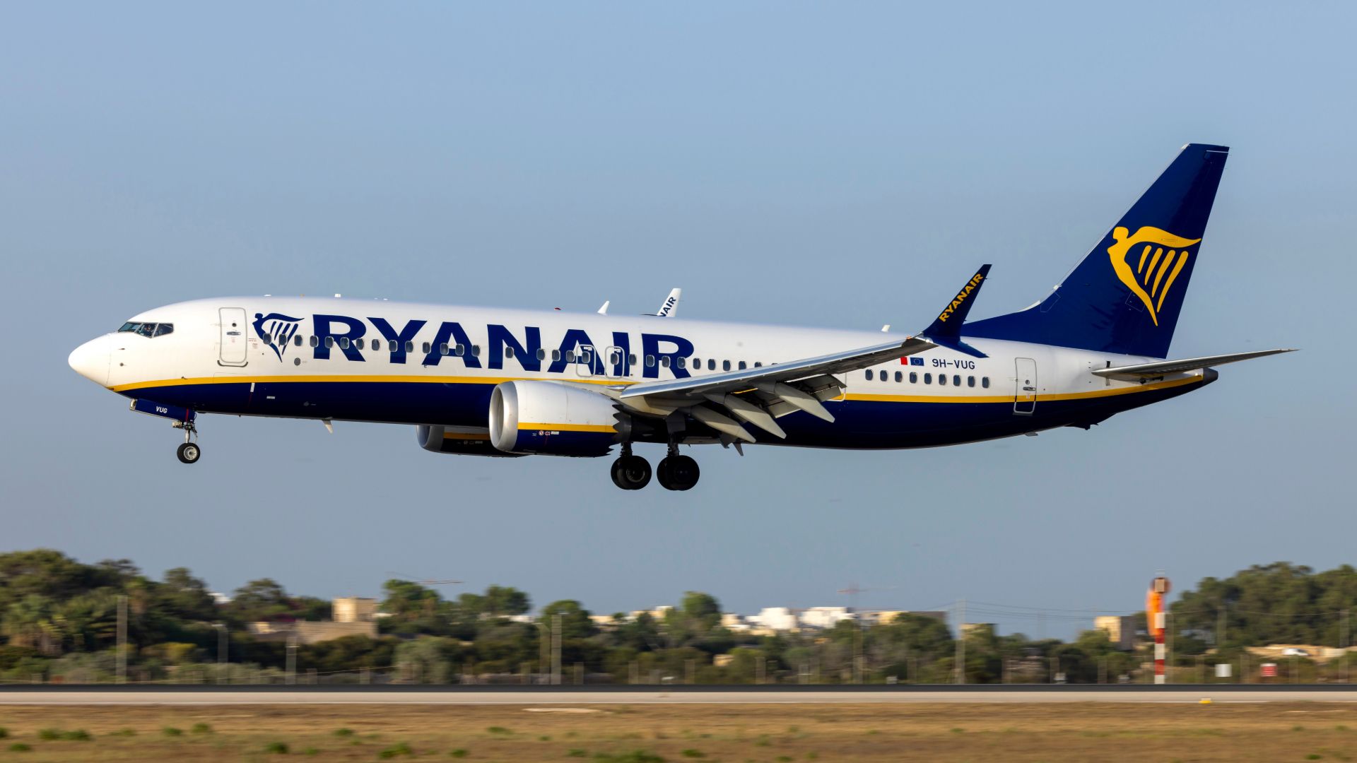 Why The Boeing 737 MAX 10 Has Such A Long Fuselage