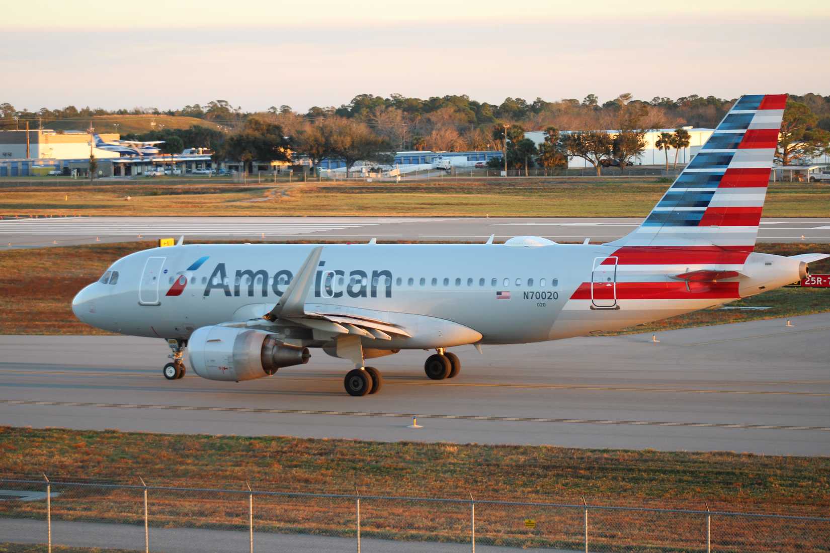 No More Seatback Screens: American Airlines Begins Cabin Retrofit On ...